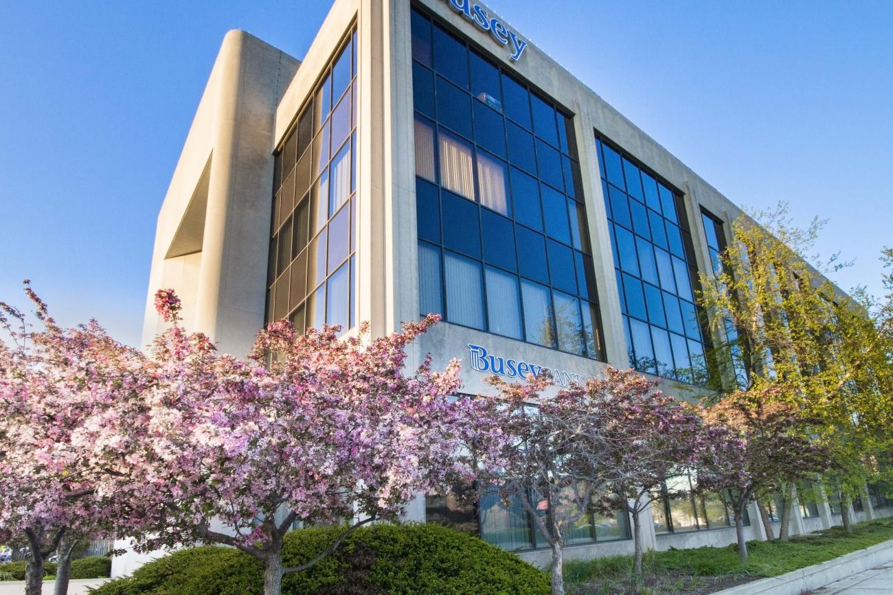 La Busey Bank mène 10 fois plus de projets tout en économisant des ...